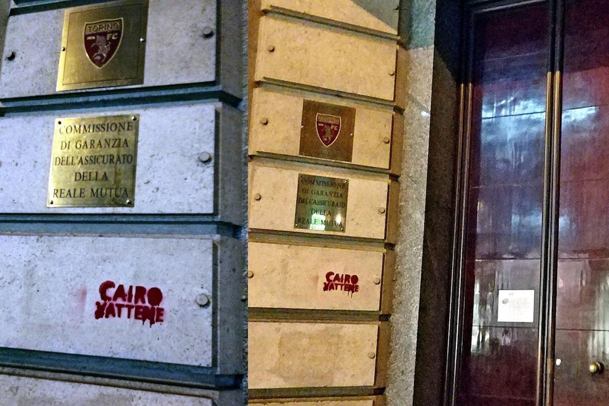 "Cairo vattene", scritte sui muri della sede del Torino: la ...