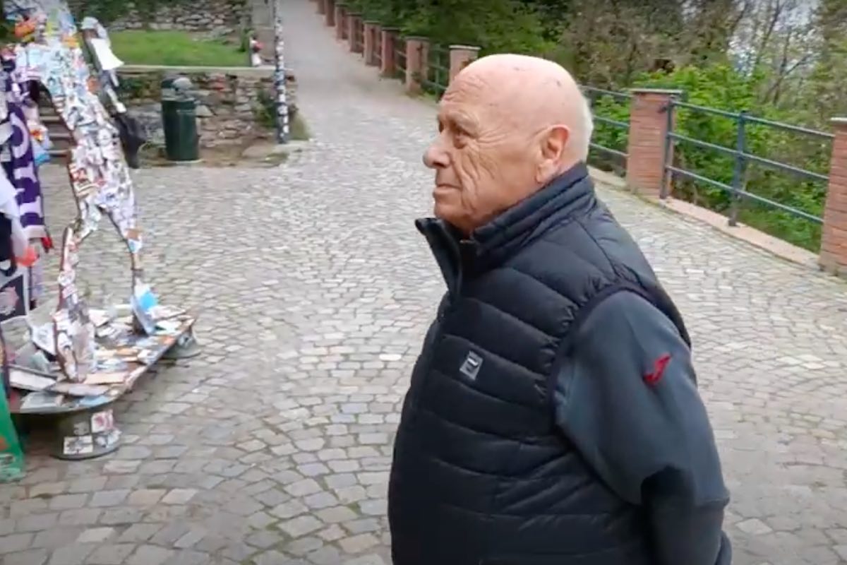 Tony Vigato legge i nomi degli Invincibili: l'omaggio dei Sensounico ...