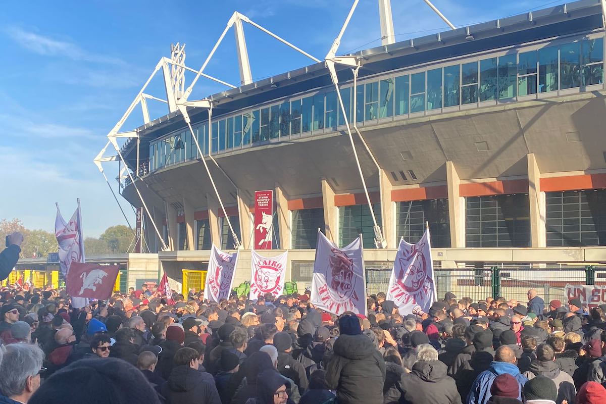La Maratona entra allo stadio: "Urbano Cairo devi vendere" - Toro.it